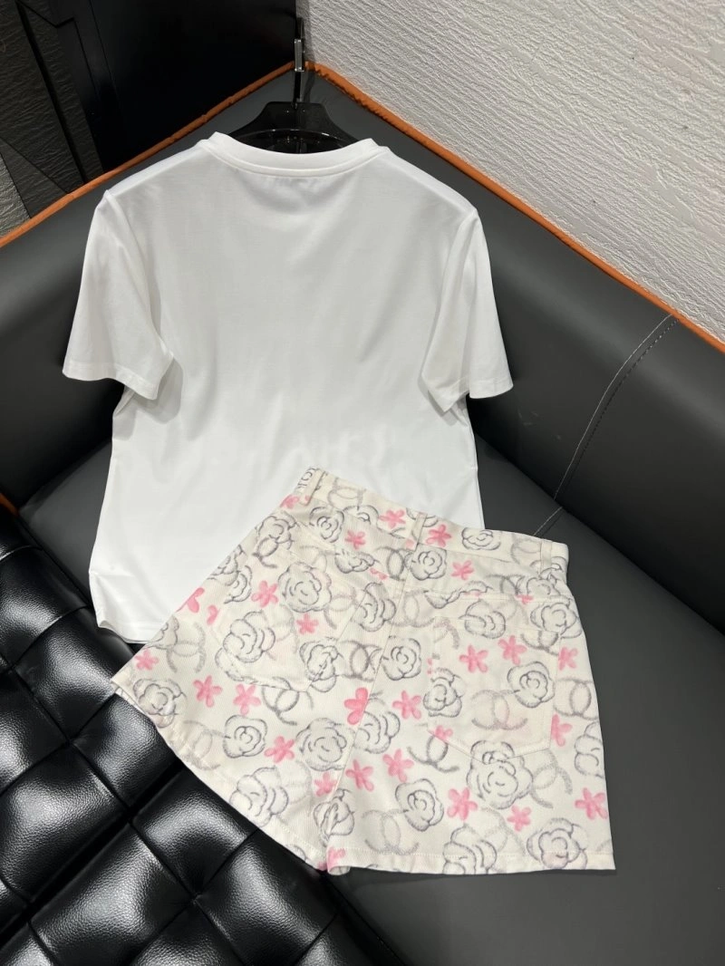Bargain Chanel Short Suits