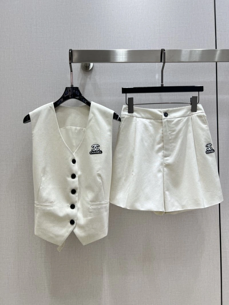Top match Chanel Short Suits