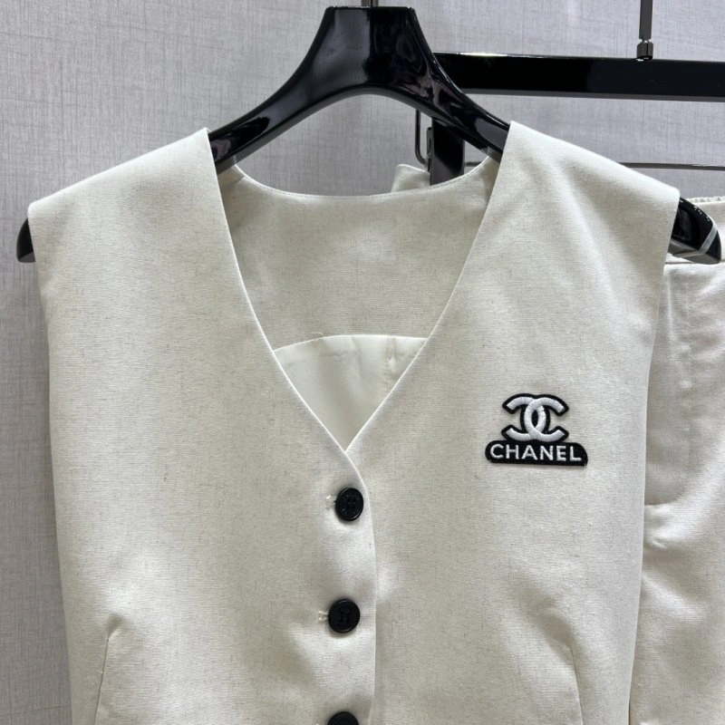Top match Chanel Short Suits