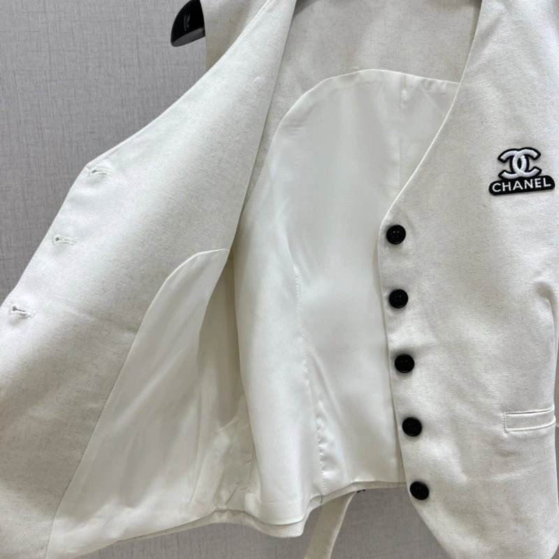 Top match Chanel Short Suits