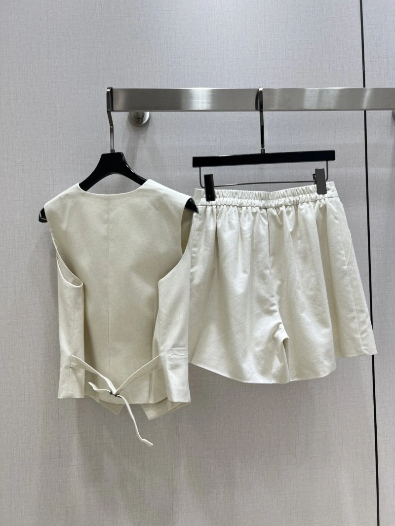 Top match Chanel Short Suits