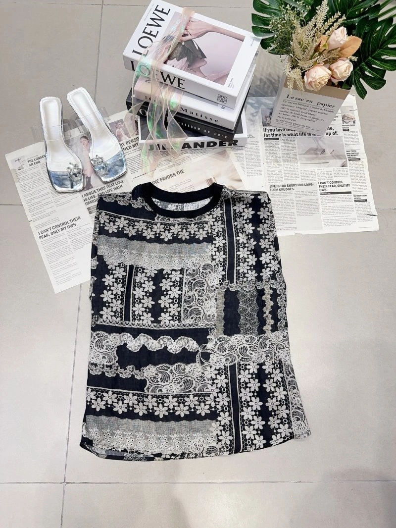 Bargain Chanel Short Suits