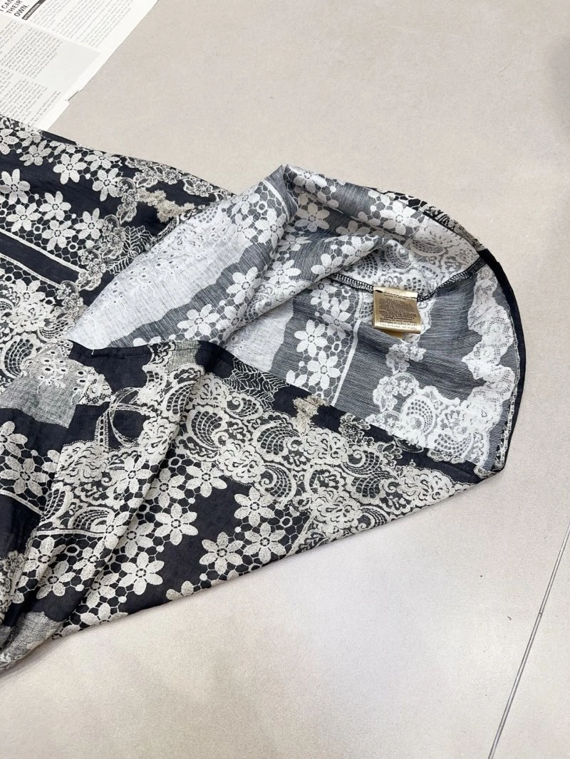 Bargain Chanel Short Suits