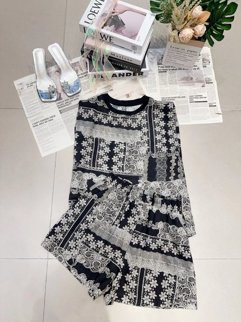 Bargain Chanel Short Suits