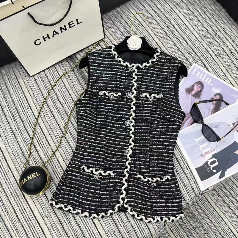 Exact replica Chanel Short Suits