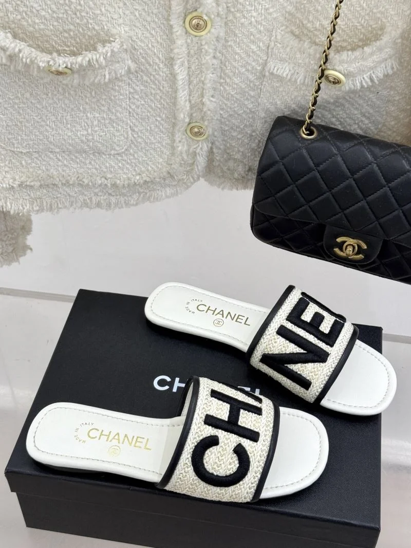 Low-cost Chanel Slippers