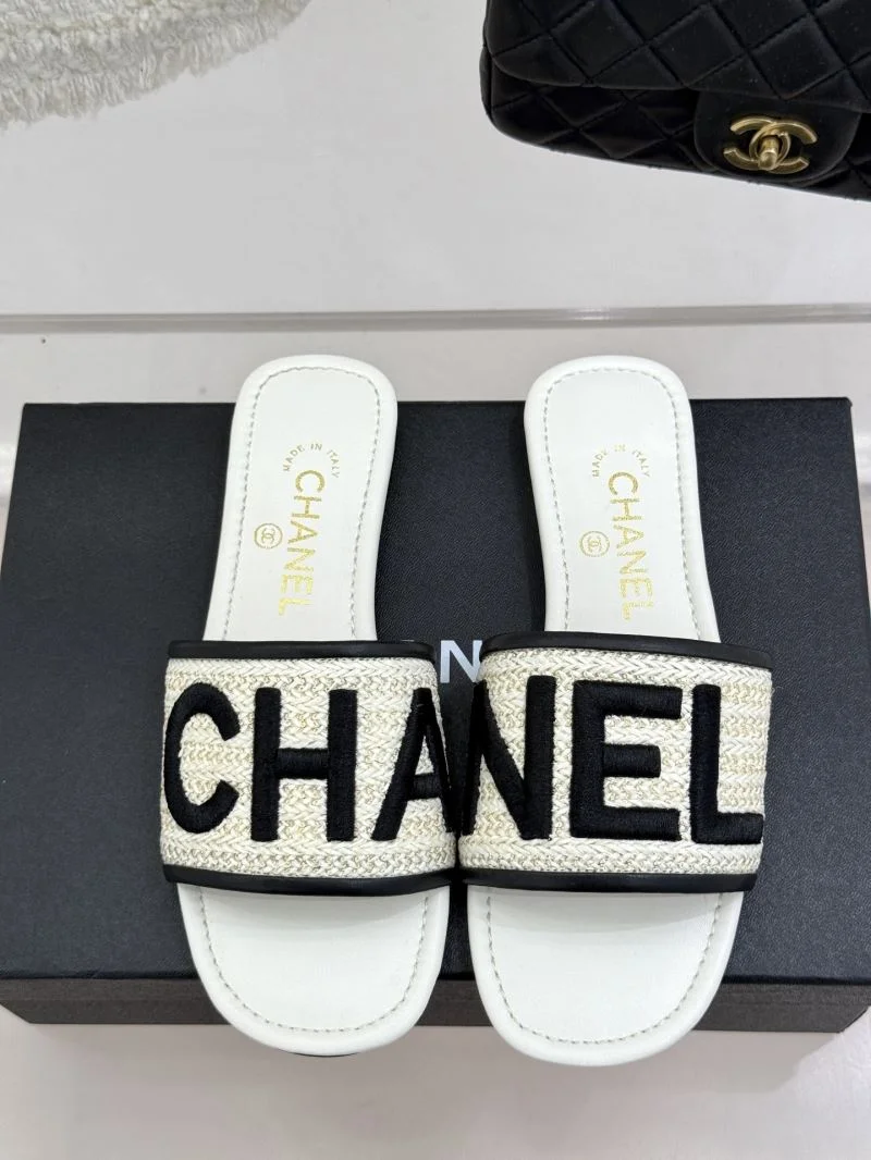 Low-cost Chanel Slippers