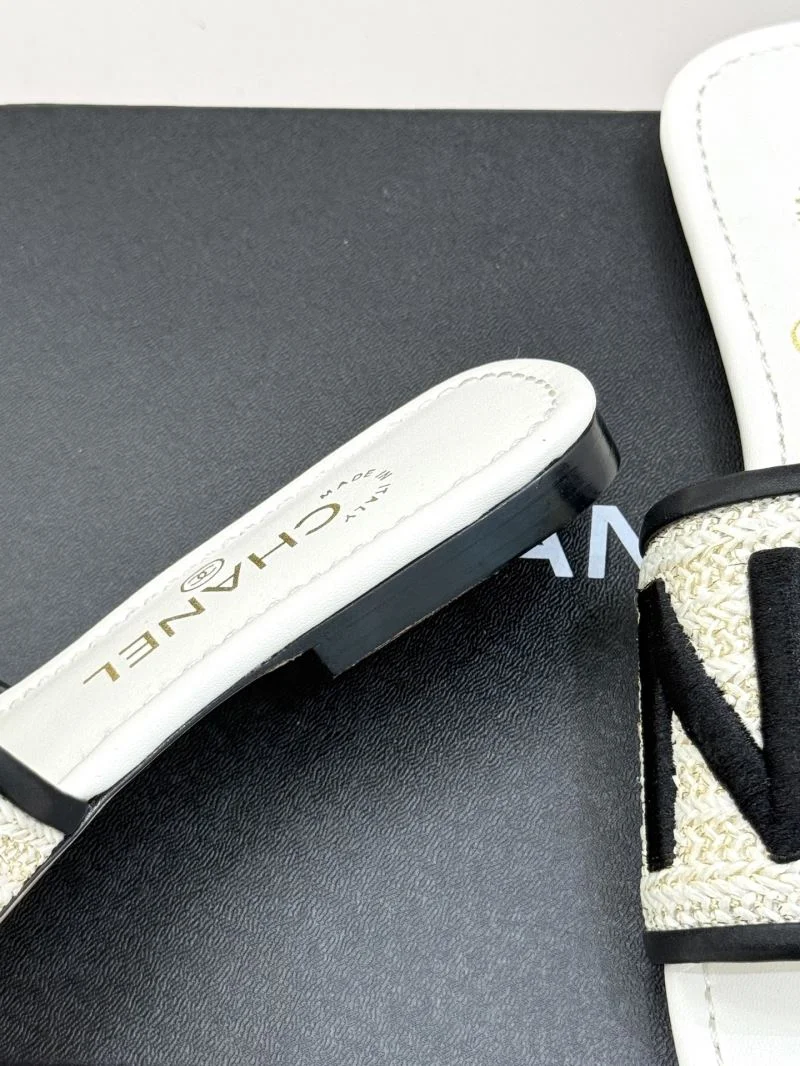 Low-cost Chanel Slippers