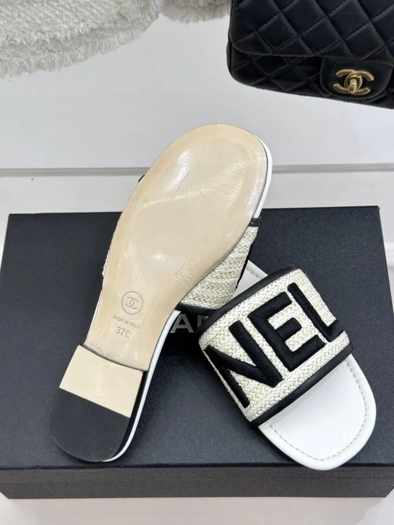 Low-cost Chanel Slippers