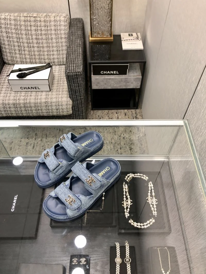 Top mirror Chanel Slippers