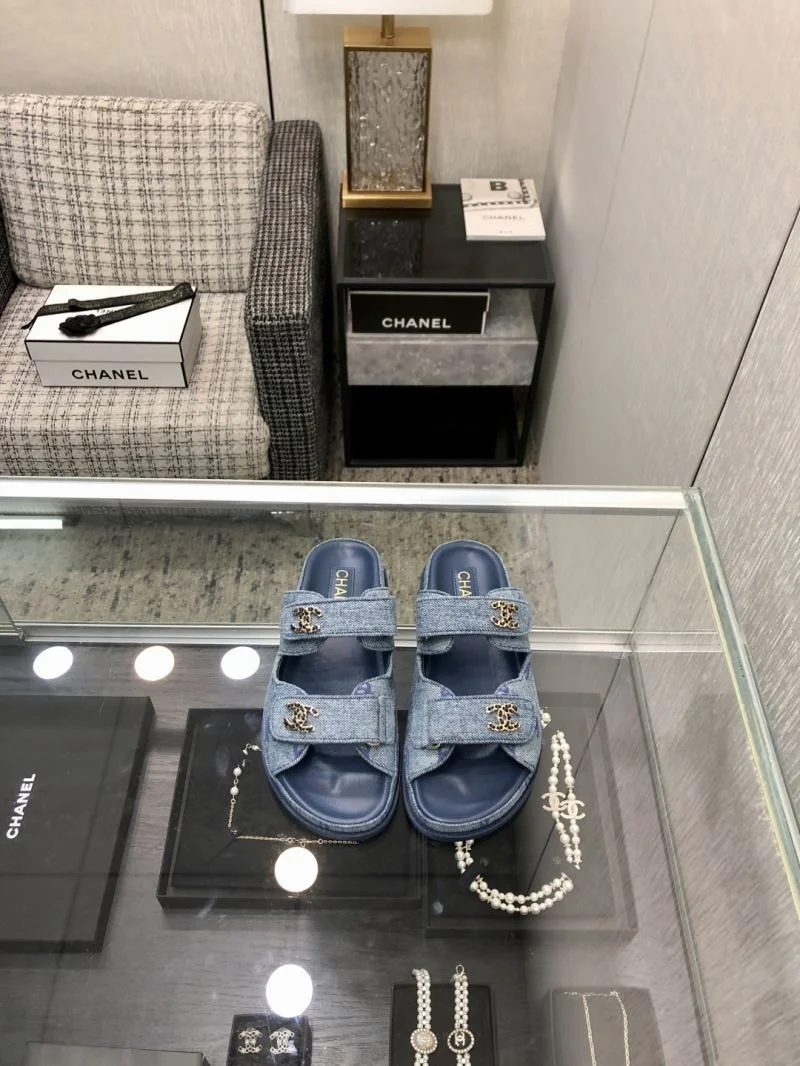 Top mirror Chanel Slippers