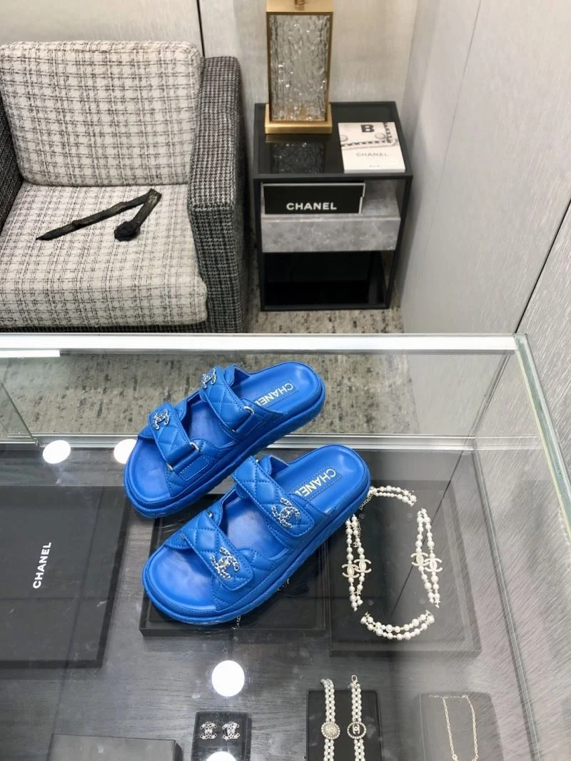 Low-cost Chanel Slippers