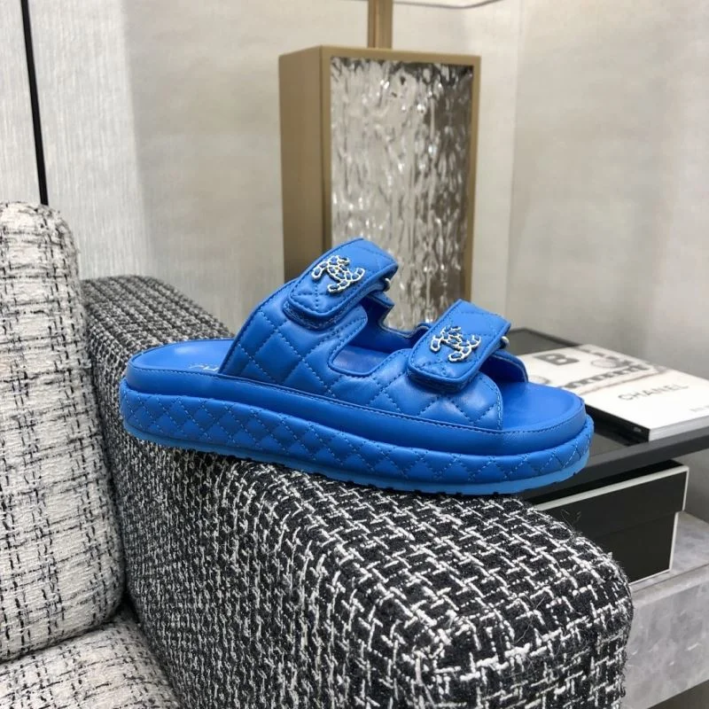 Low-cost Chanel Slippers