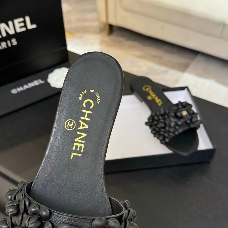 Top mirror Chanel Slippers