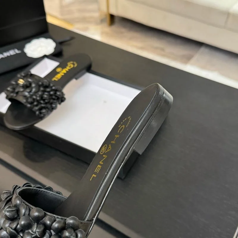 Top mirror Chanel Slippers
