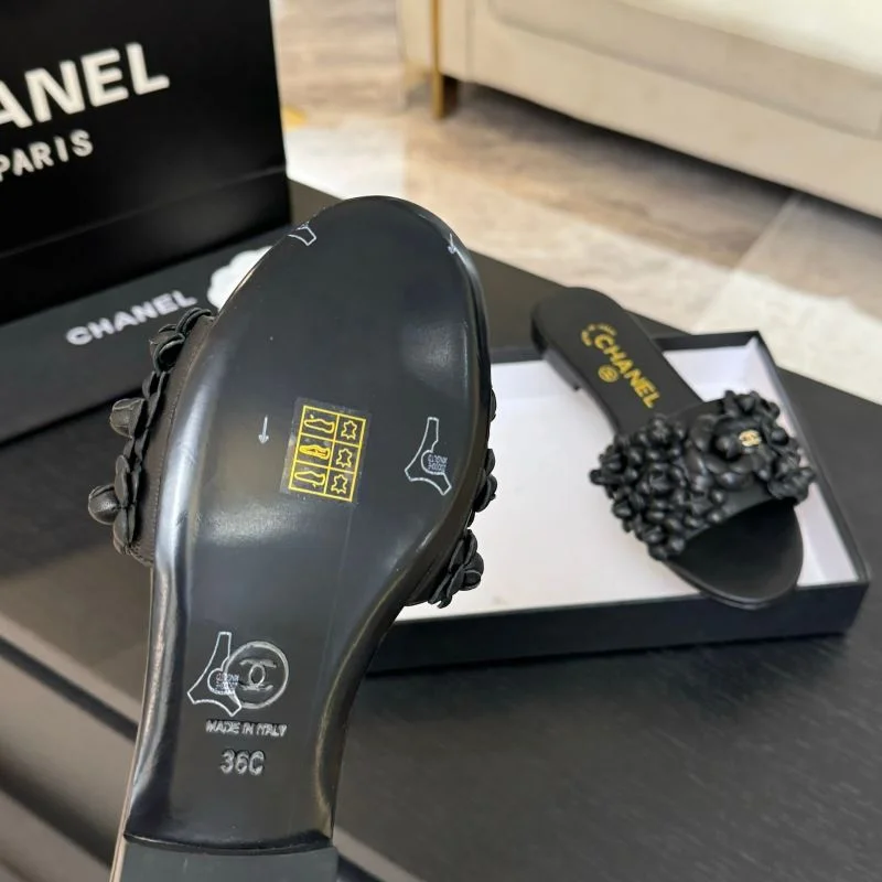 Top mirror Chanel Slippers