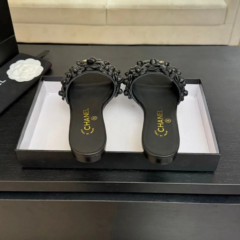 Top mirror Chanel Slippers