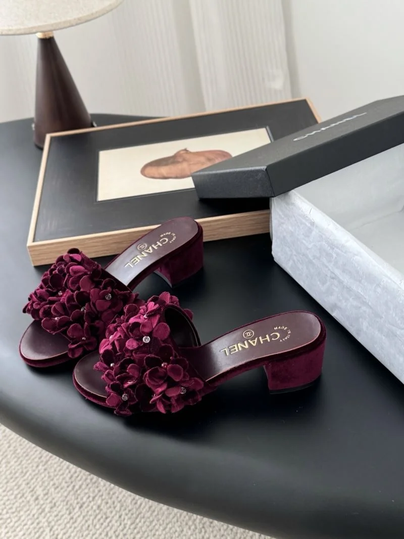 Top mirror Chanel Slippers