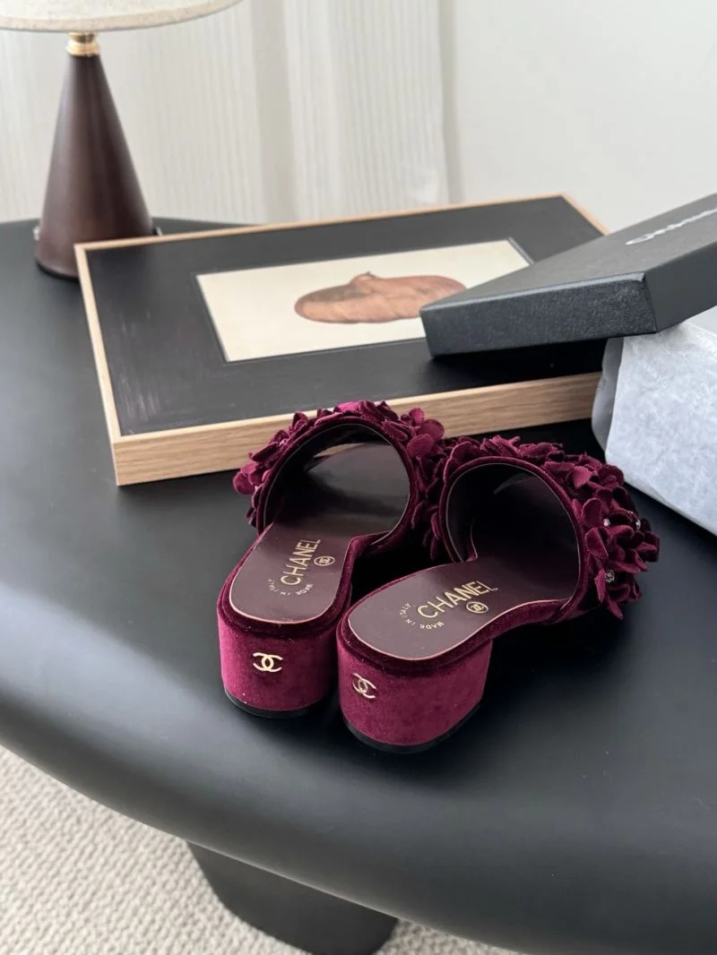 Top mirror Chanel Slippers