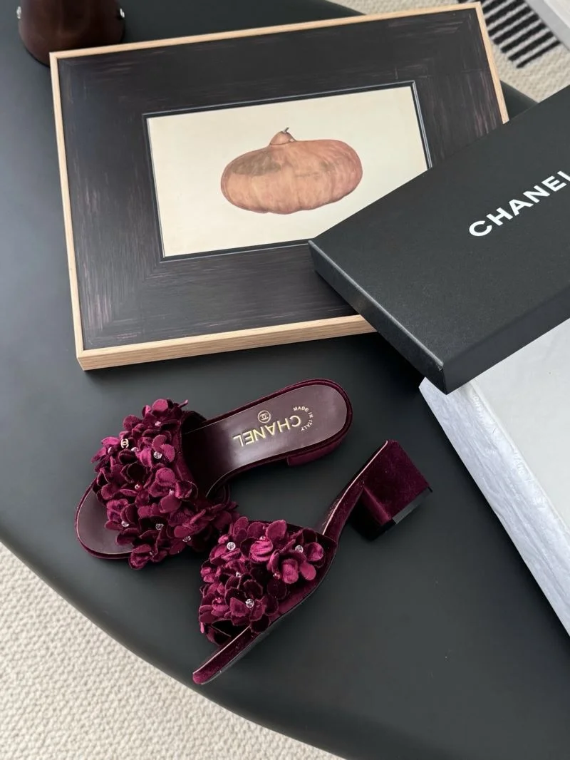 Top mirror Chanel Slippers