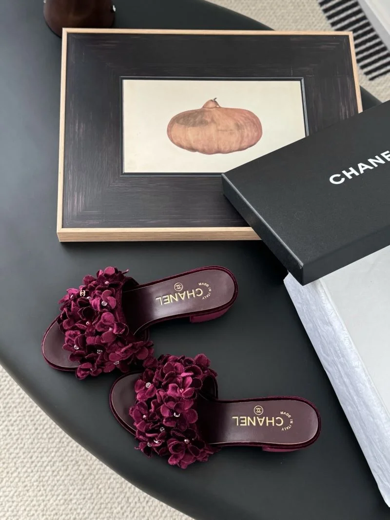 Top mirror Chanel Slippers