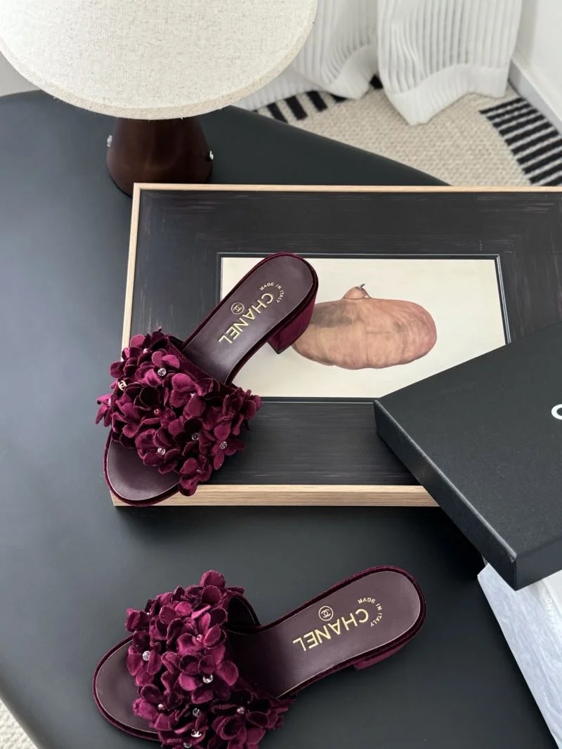 Top mirror Chanel Slippers
