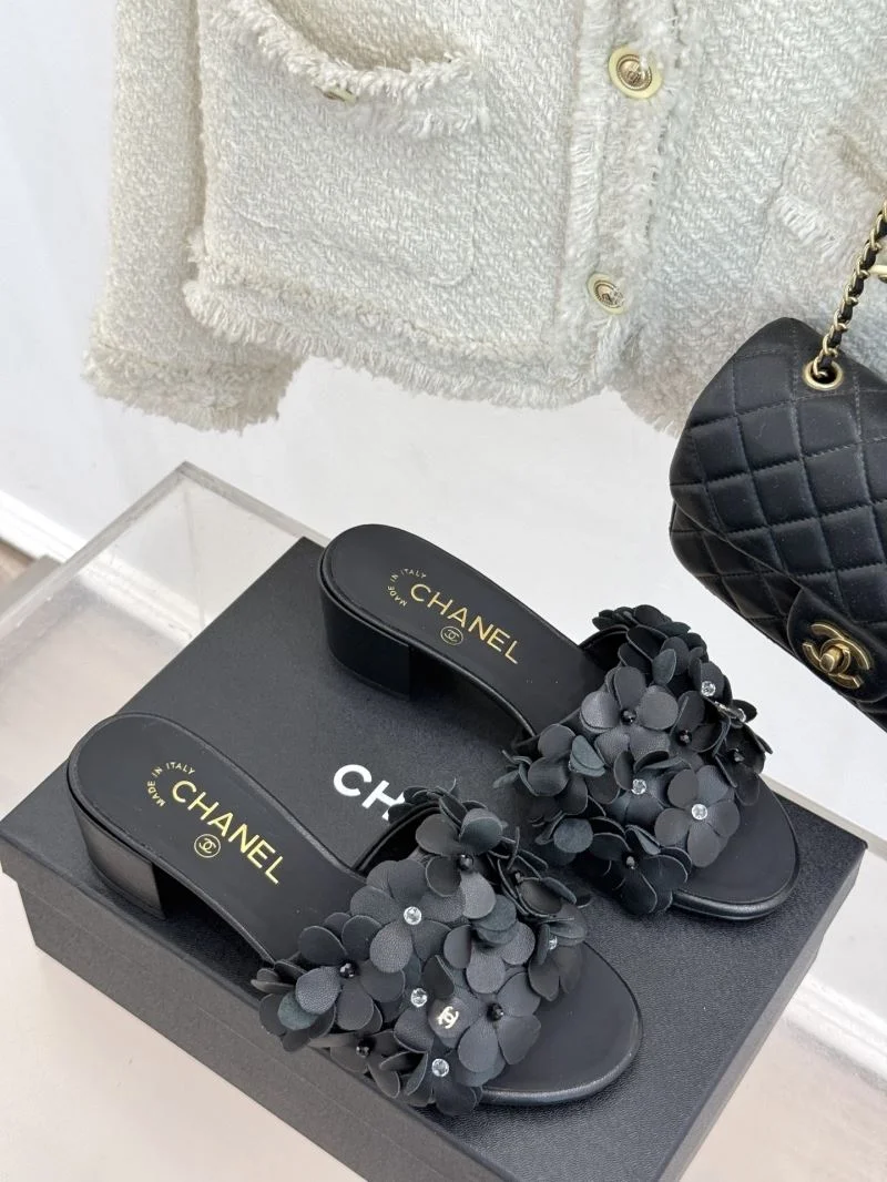 Top mirror Chanel Slippers