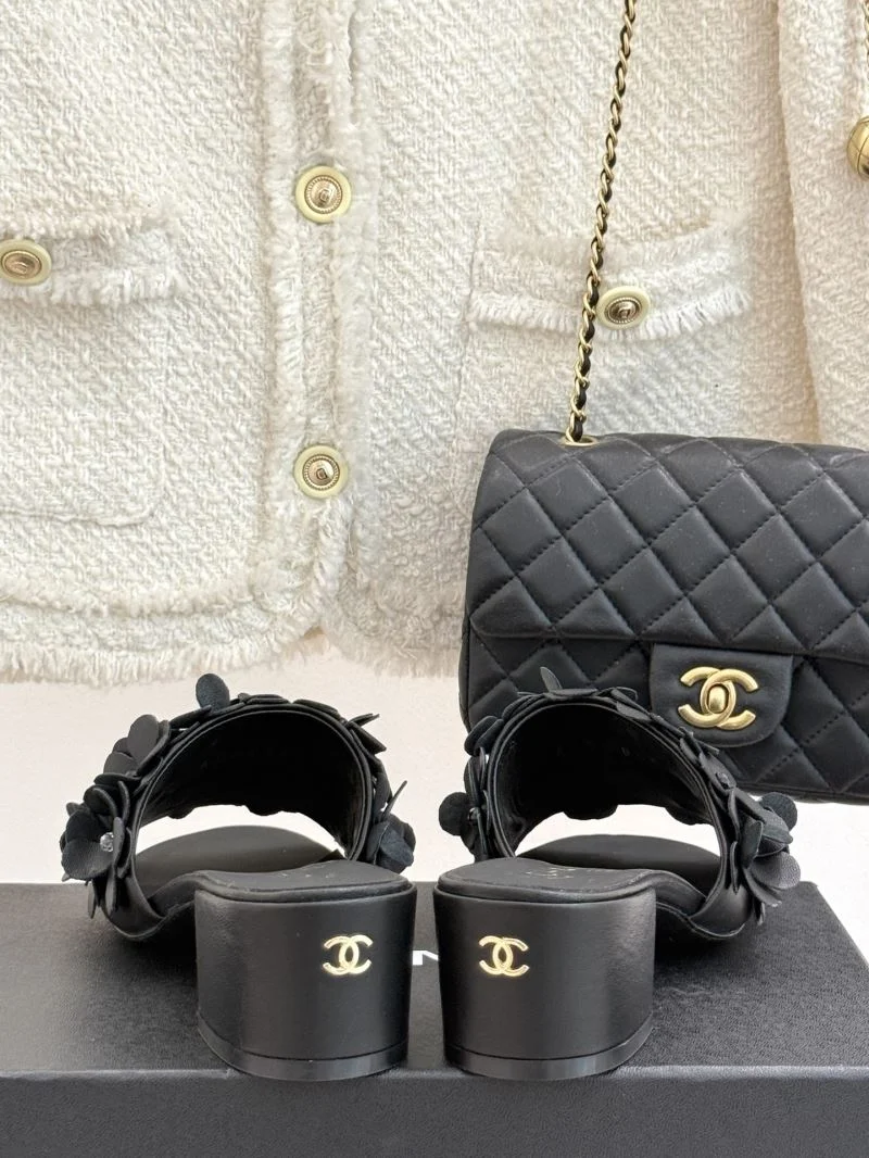 Top mirror Chanel Slippers