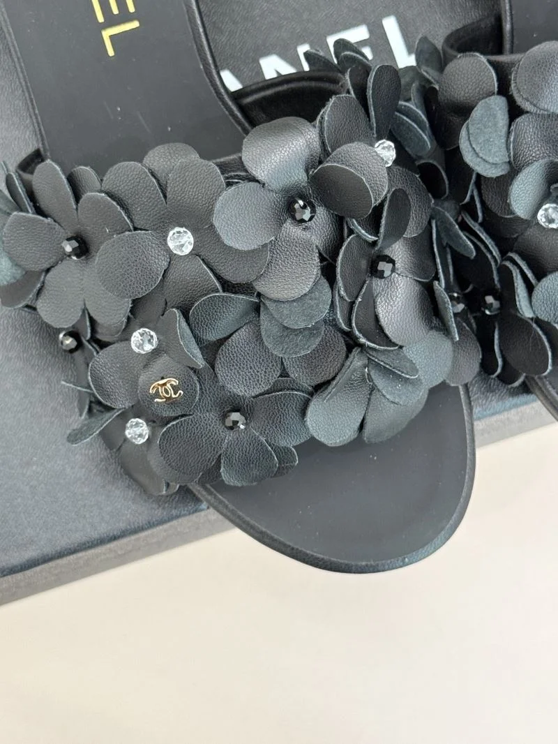 Top mirror Chanel Slippers