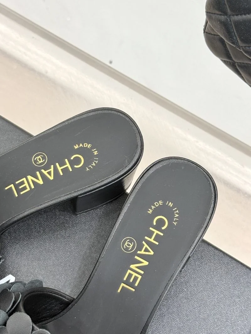 Top mirror Chanel Slippers