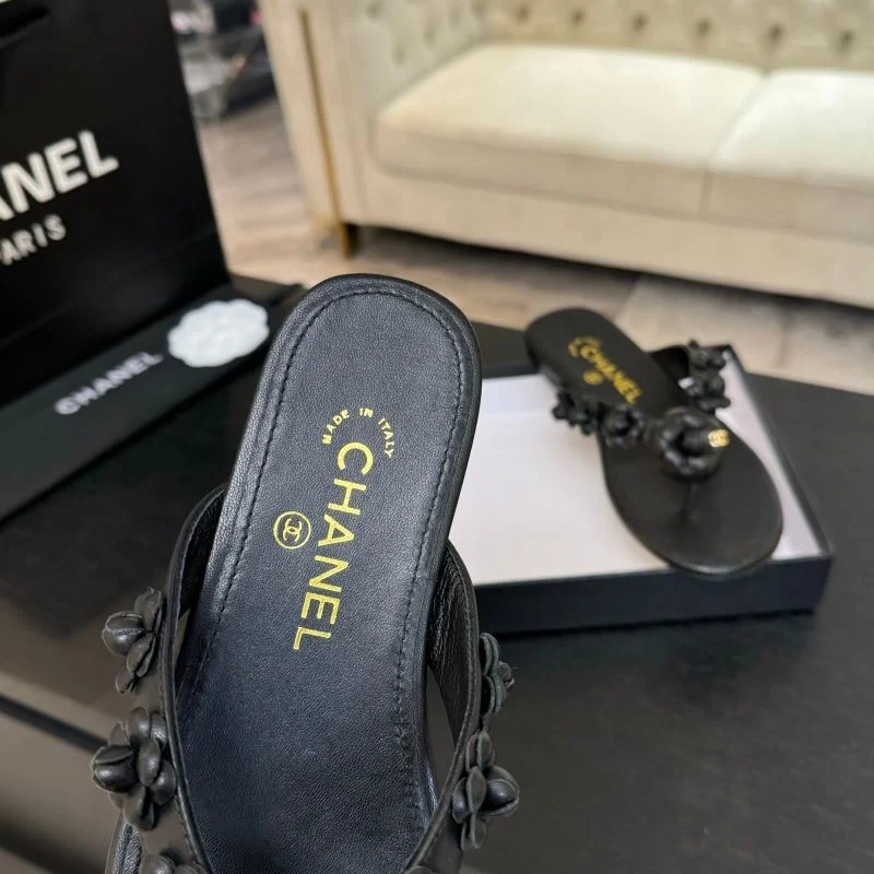 Top mirror Chanel Slippers