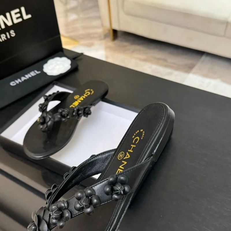 Top mirror Chanel Slippers