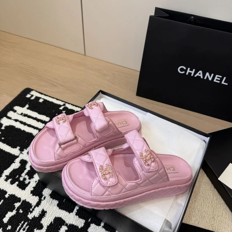Low-cost Chanel Slippers