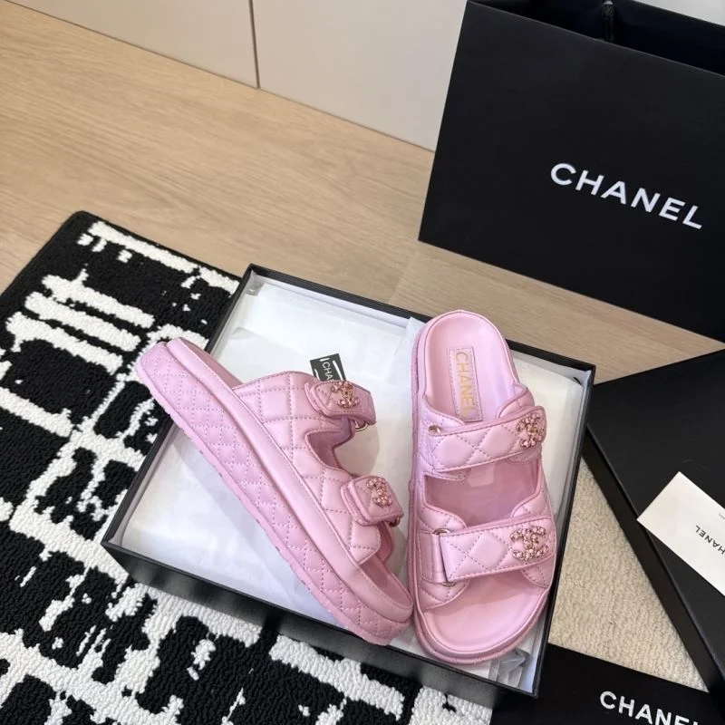 Low-cost Chanel Slippers