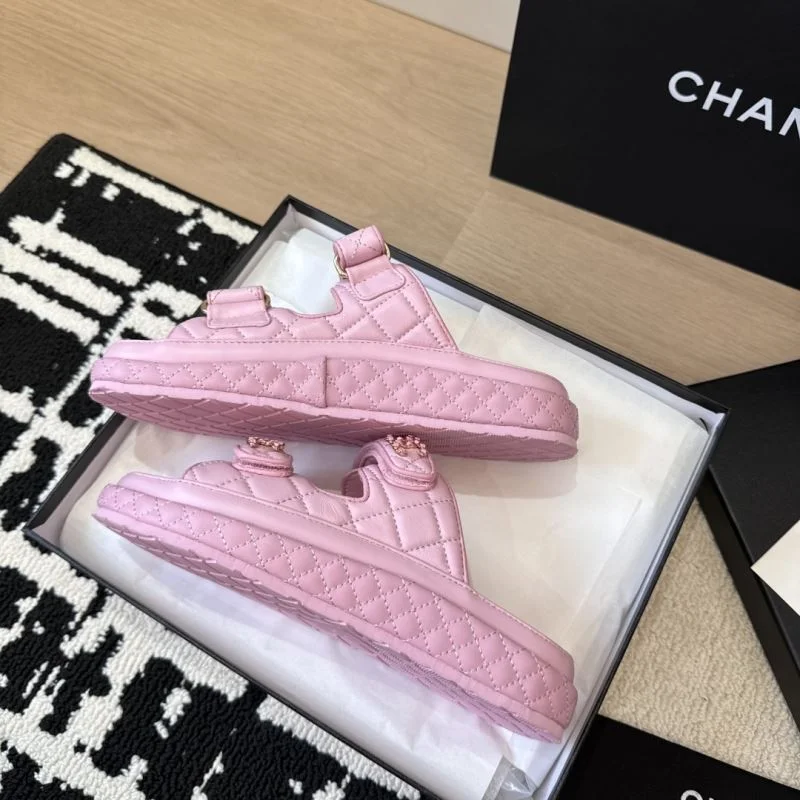 Low-cost Chanel Slippers