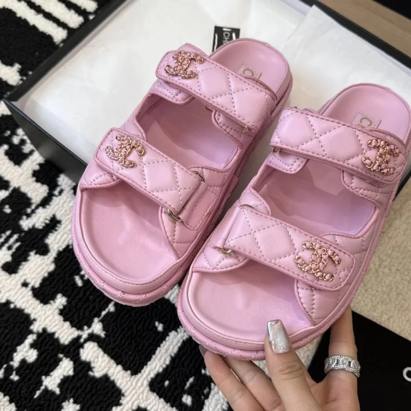 Low-cost Chanel Slippers