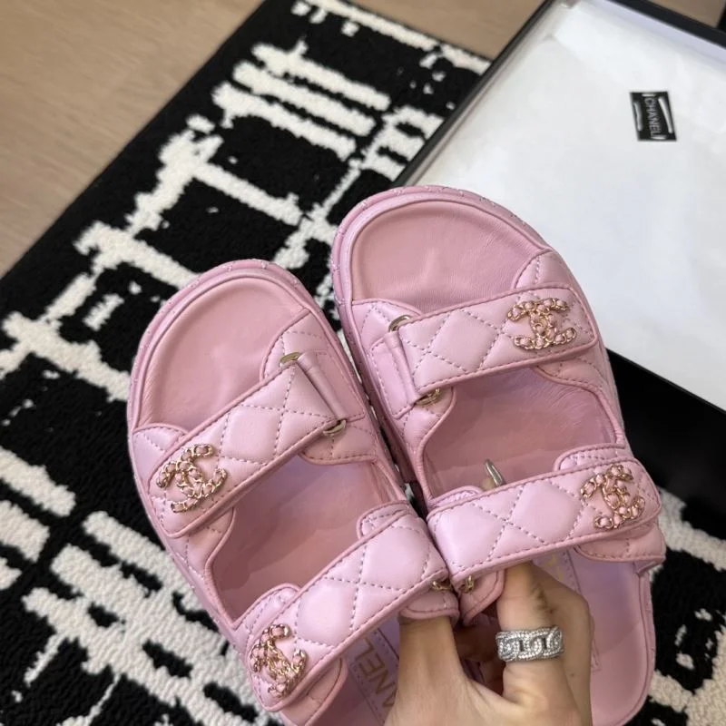 Low-cost Chanel Slippers