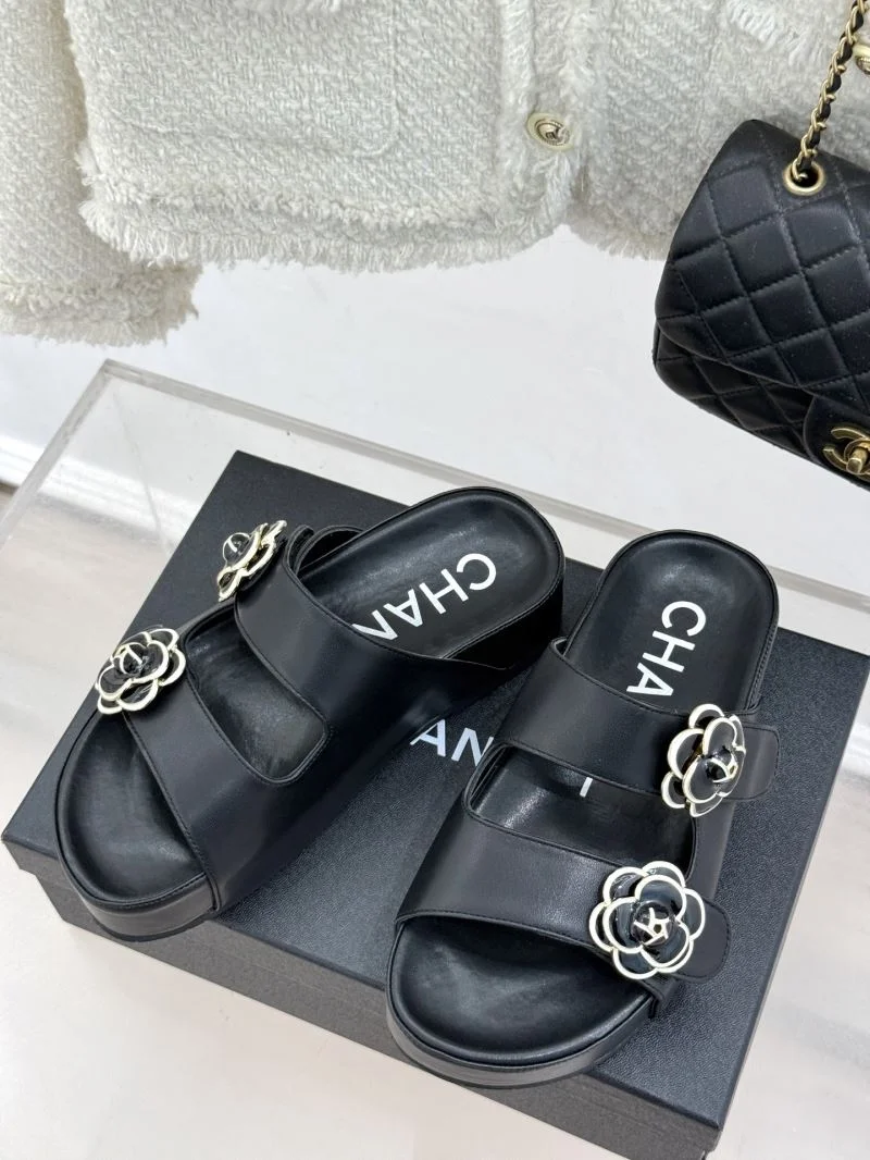 Low-cost Chanel Slippers