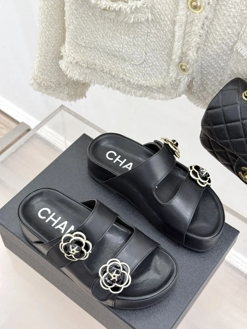Low-cost Chanel Slippers