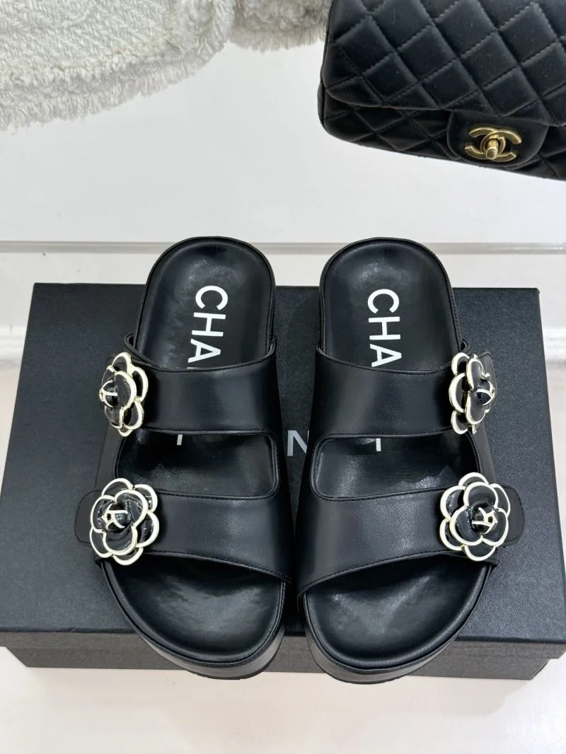 Low-cost Chanel Slippers