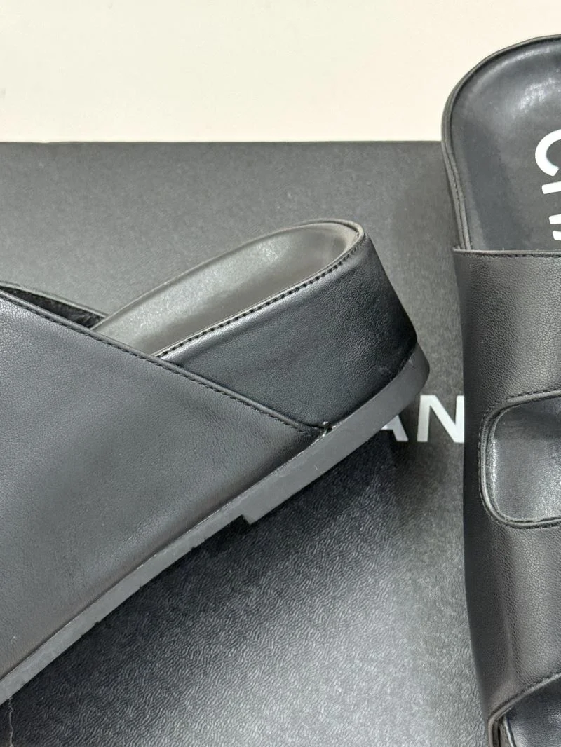 Low-cost Chanel Slippers