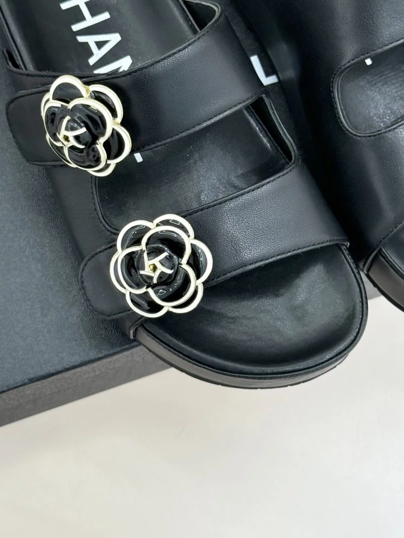 Low-cost Chanel Slippers