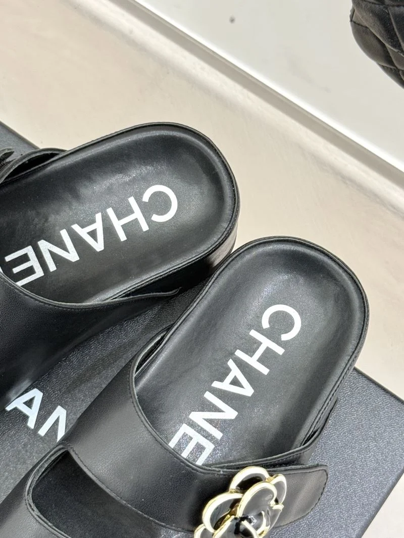 Low-cost Chanel Slippers