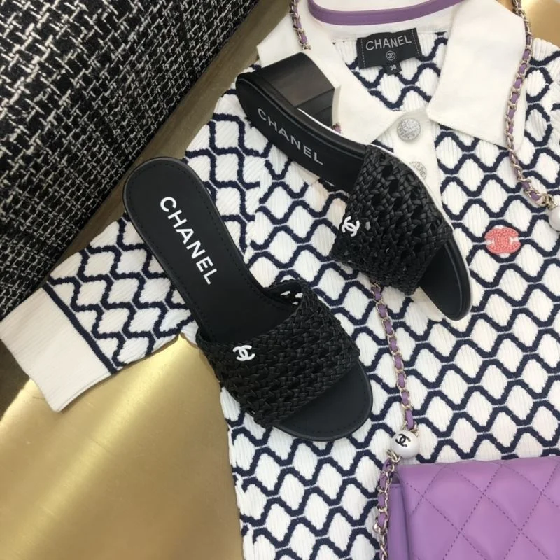 Top mirror Chanel Slippers