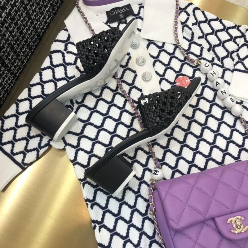 Top mirror Chanel Slippers