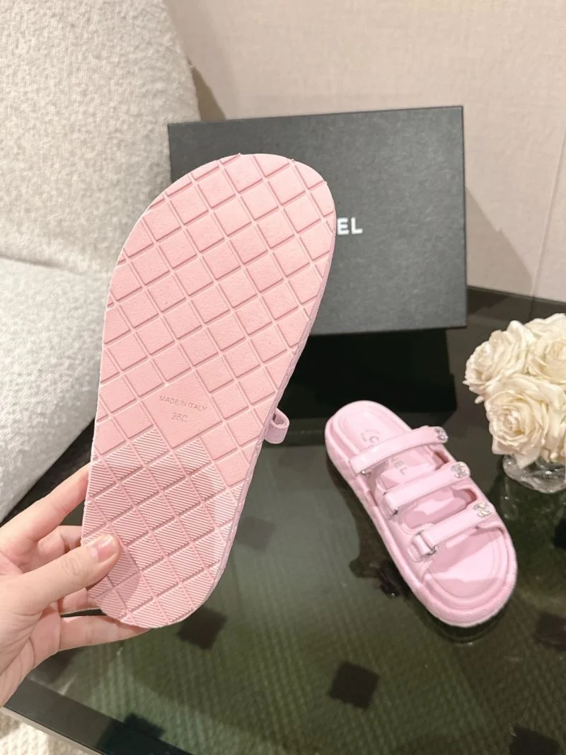 Low-cost Chanel Slippers