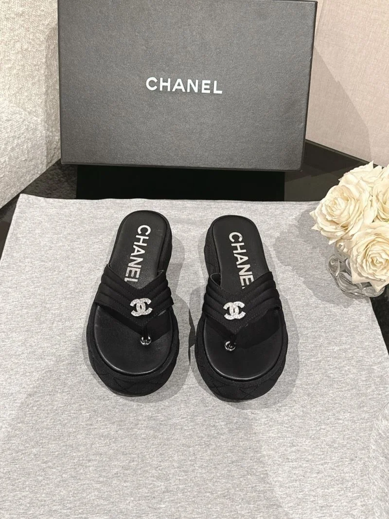 Top mirror Chanel Slippers