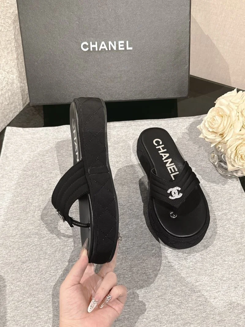 Top mirror Chanel Slippers