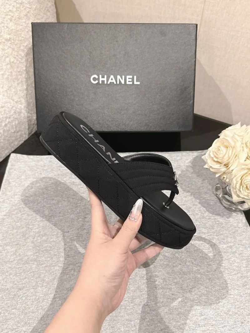 Top mirror Chanel Slippers