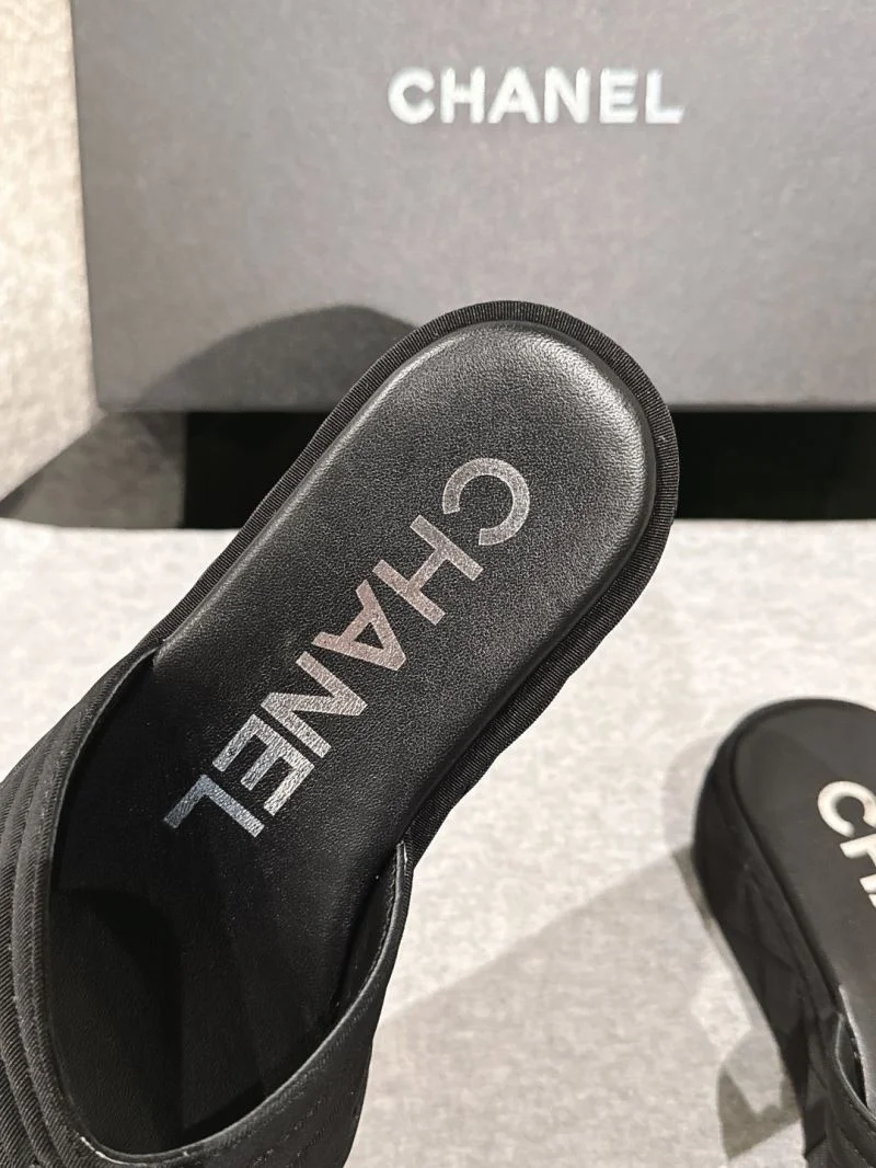 Top mirror Chanel Slippers